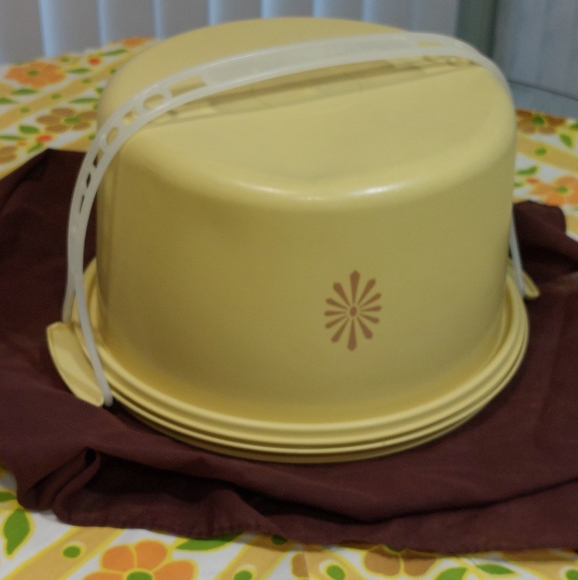 Tupperware | Kitchen | Vintage Tupperware Cake Carrier Round Harvest ...